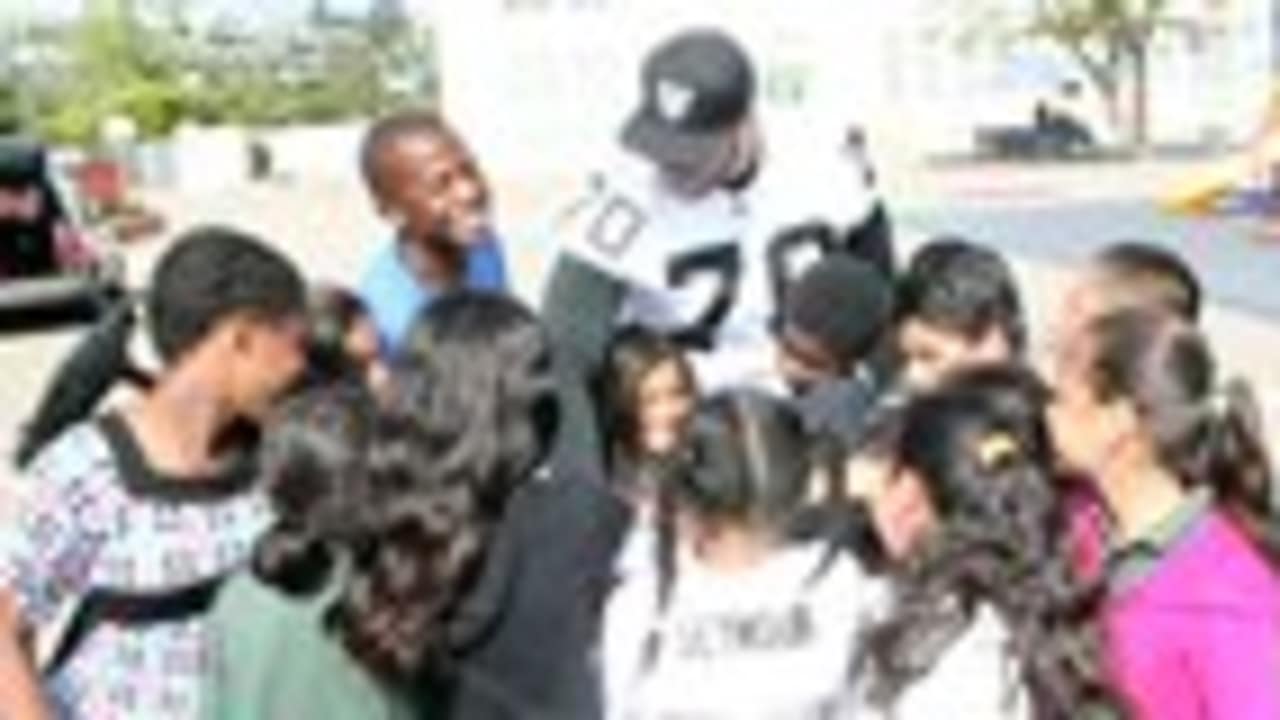 Hurd Visits Playworks After-School Program