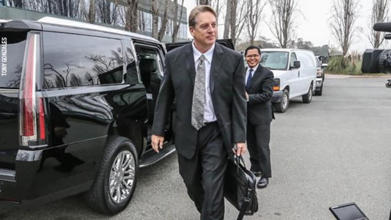 Coach Del Rio Arrives