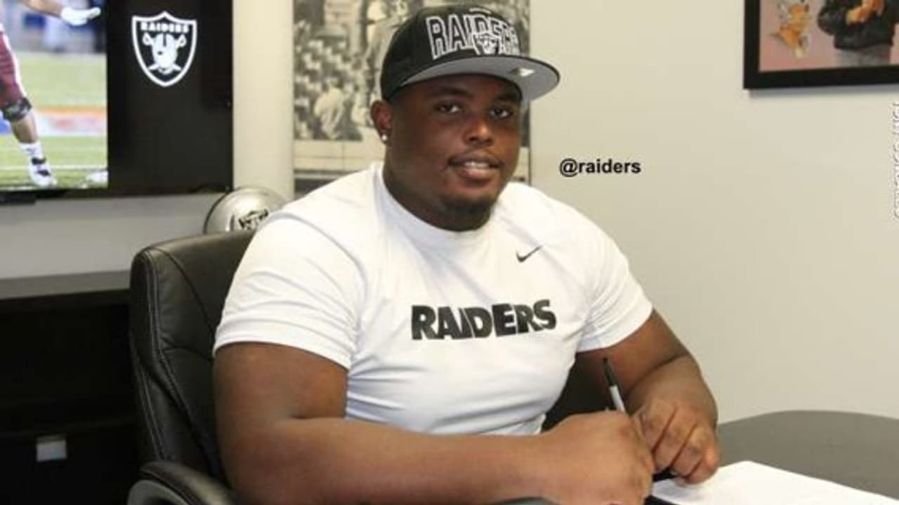 Gabe Jackson Signs Contract
