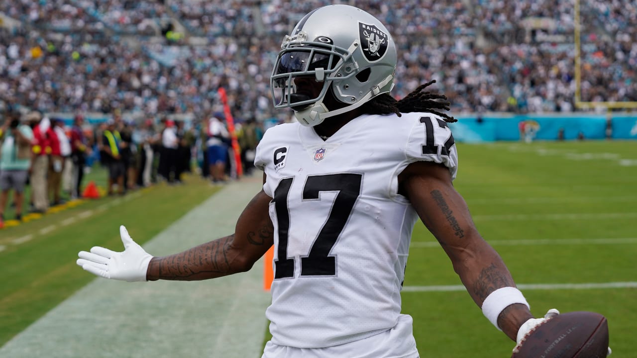 Must-See Play! Carr's patient play-fake, Adams' route running sells 38 ...