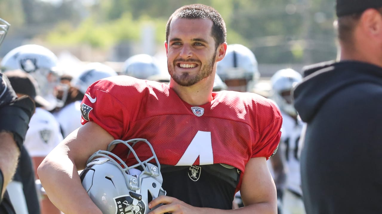 Derek Carr swings into being a girl dad with gender reveal