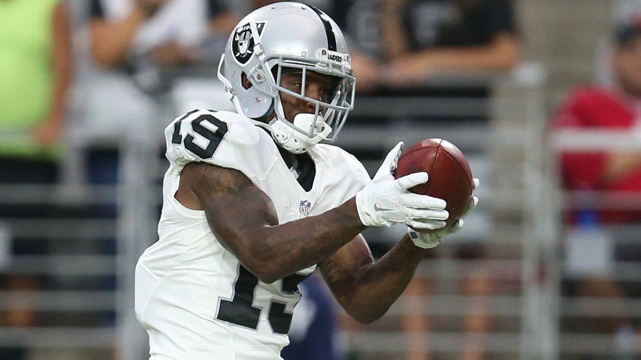 Jaydon Mickens runs up the sideline for 24 yards