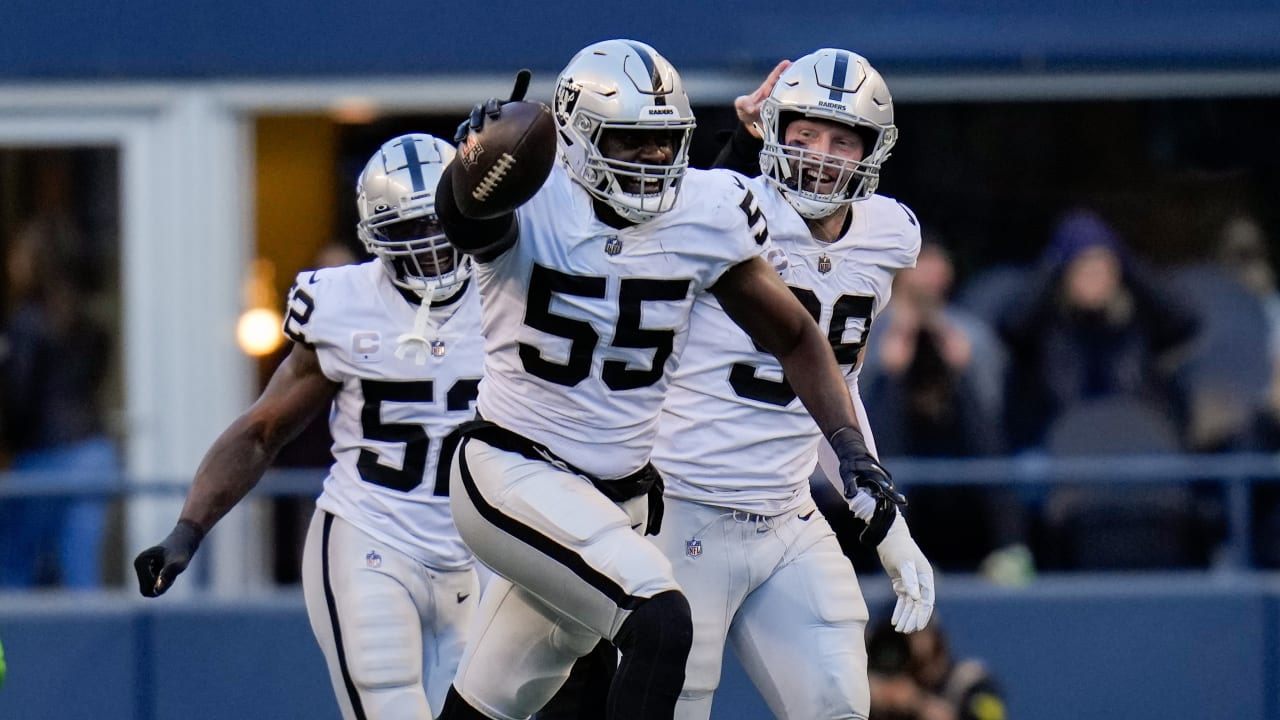 Jones falls on Seahawks' botched handoff exchange for HUGE fumble recovery