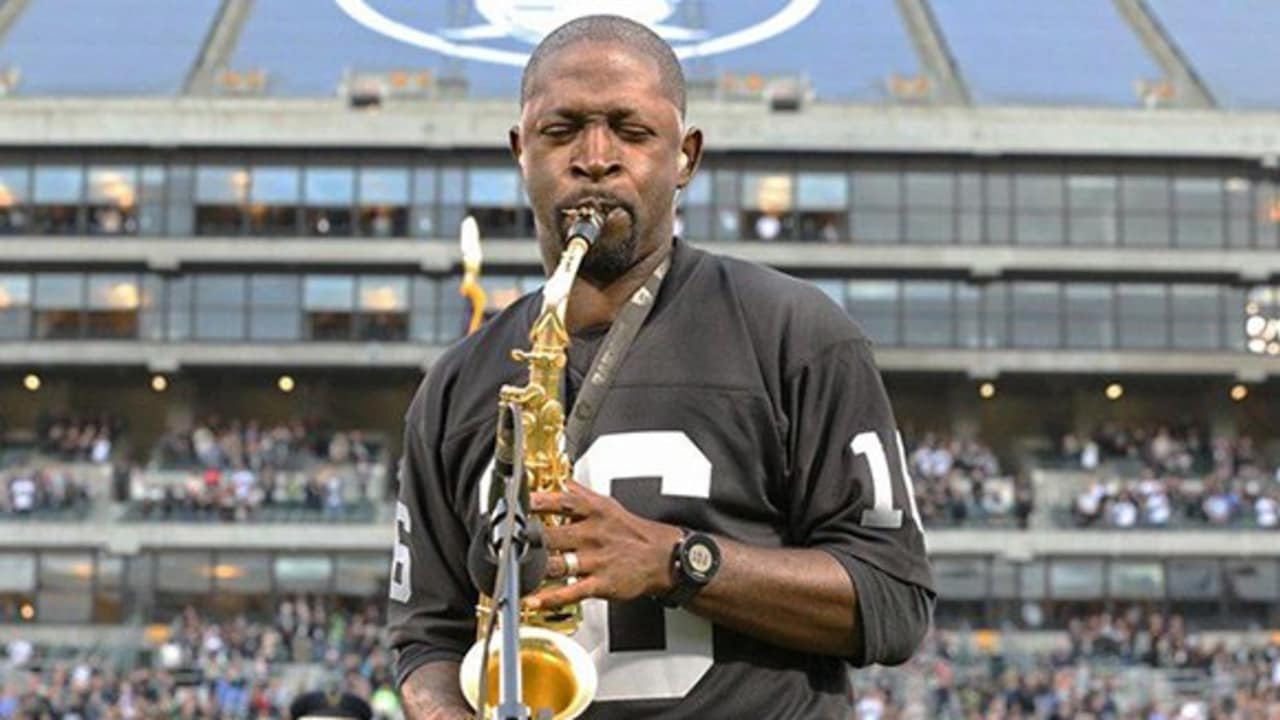 Mike Phillips Performs National Anthem