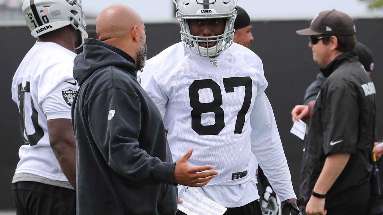 Jared Cook Talks Derek Carr As A Leader