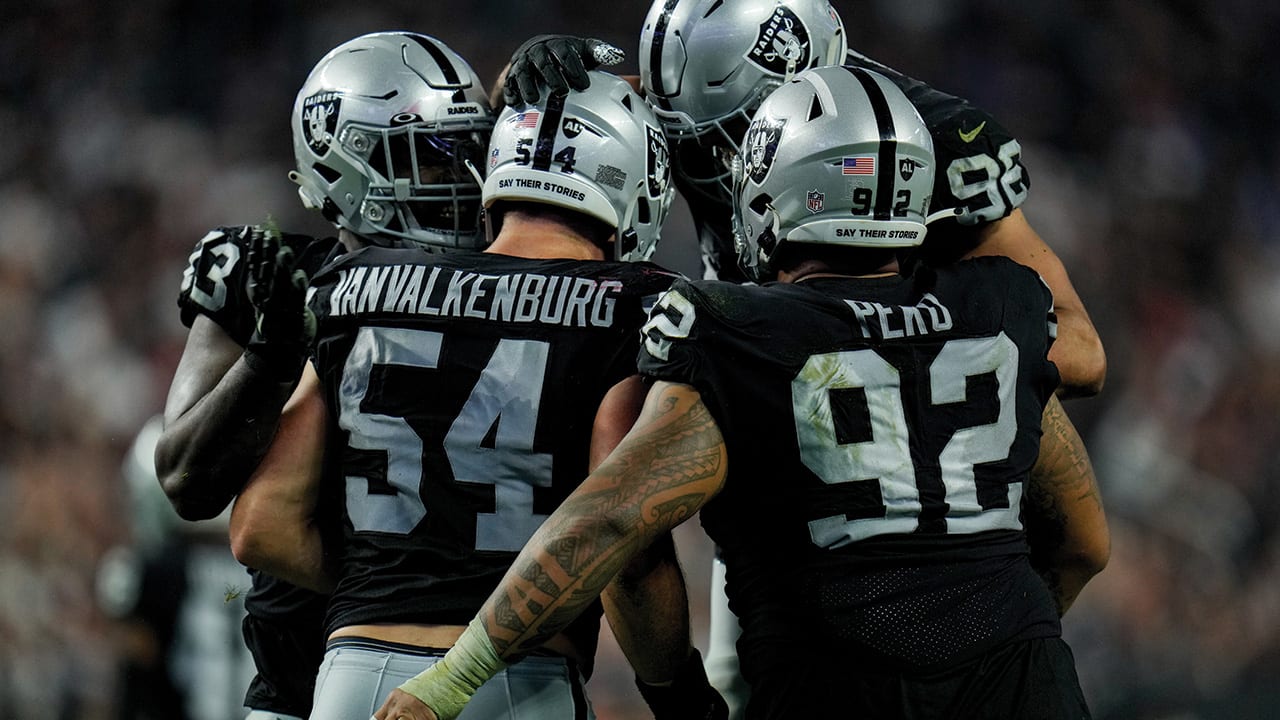 Zach VanValkenburg's pursuit leads to sack on Bailey Zappe