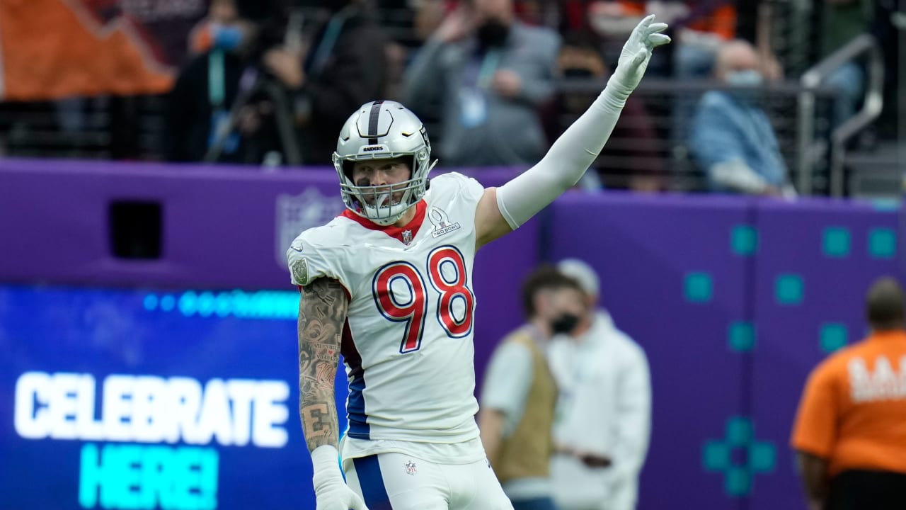 Can't-Miss Play: Madd Maxx loops around and gets the sack