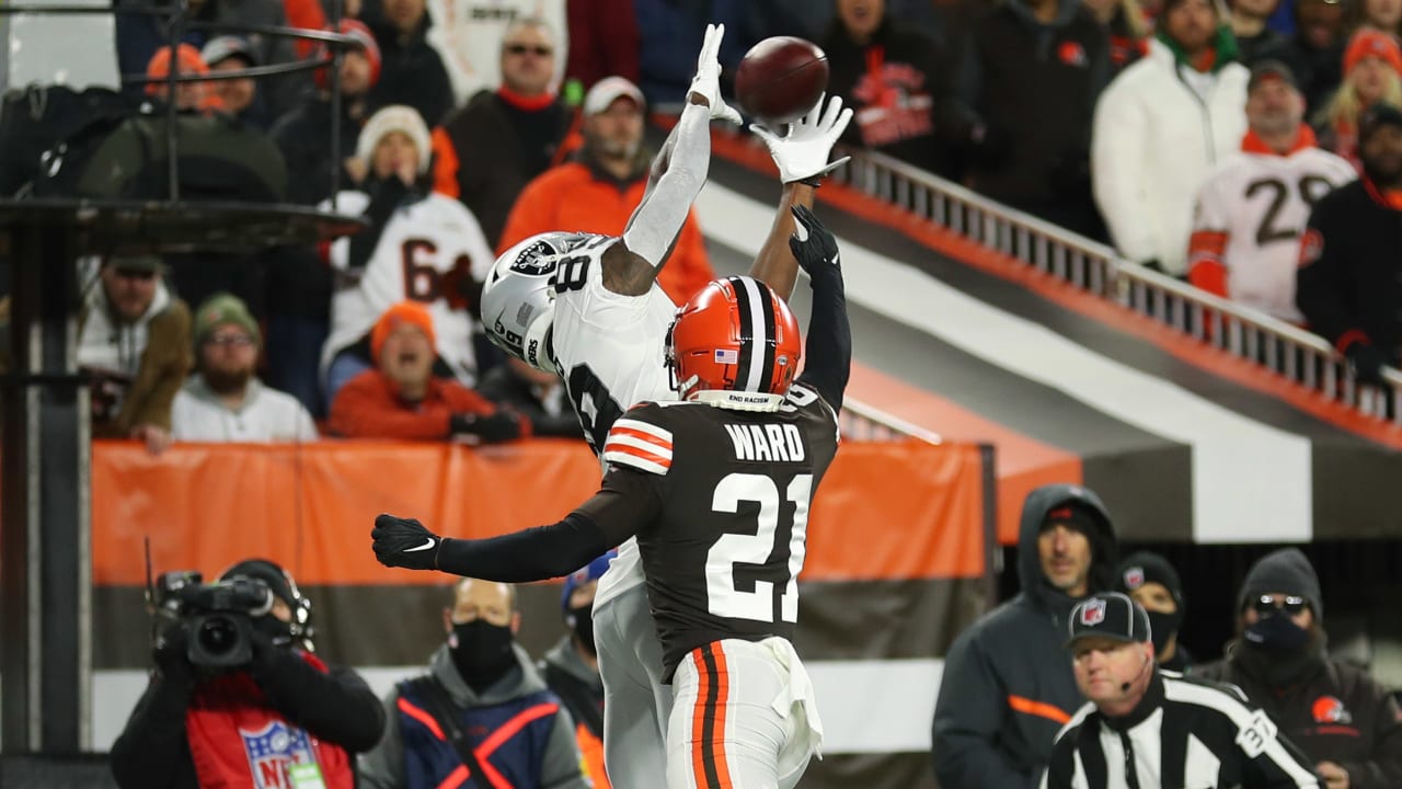 Can't-Miss Play: Edwards high-points fade for opening-drive TD
