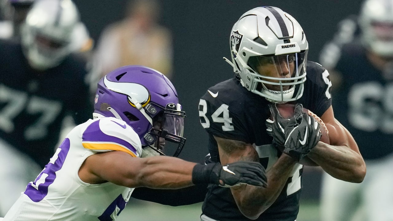 Stidham and Cole connect early for 20 yards on third down