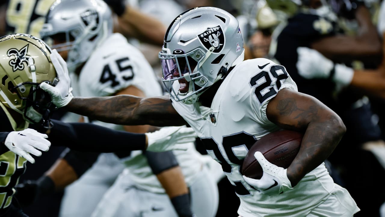 Josh Jacobs is a freight train on 16-yard run vs. Saints