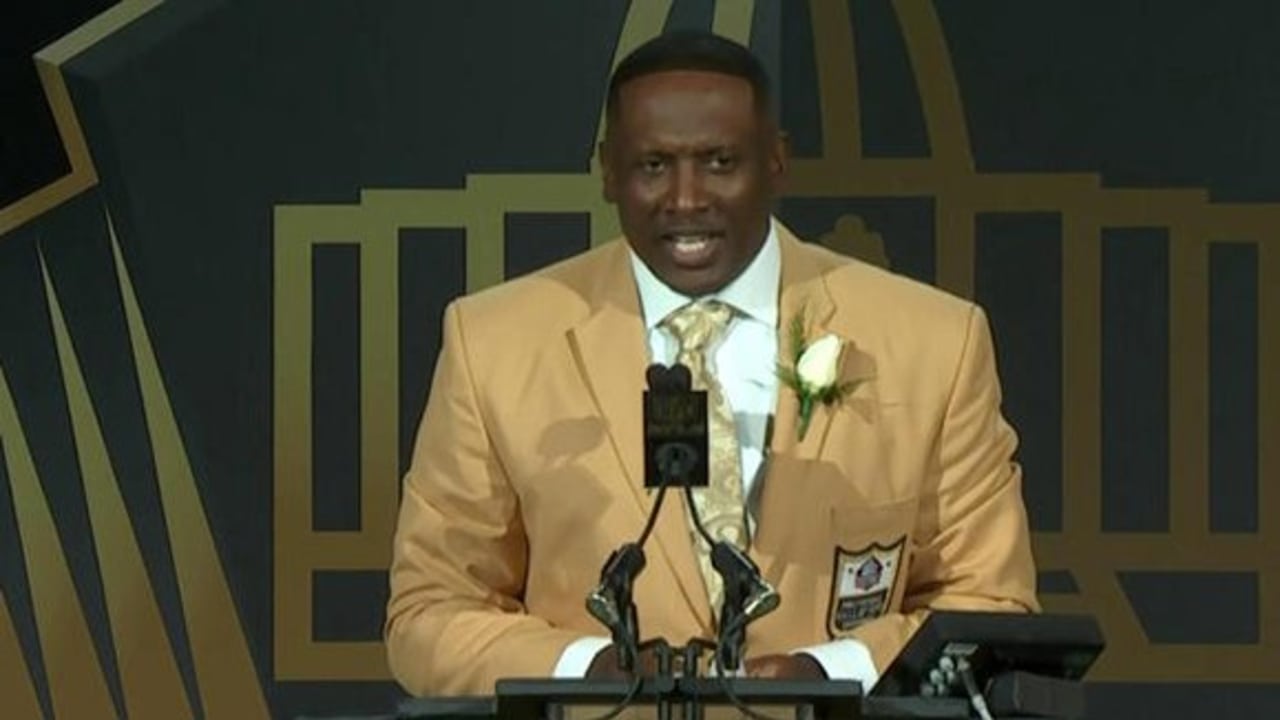 Hall of Famer Tim Brown delivers 'Oakland Raiders!' chant