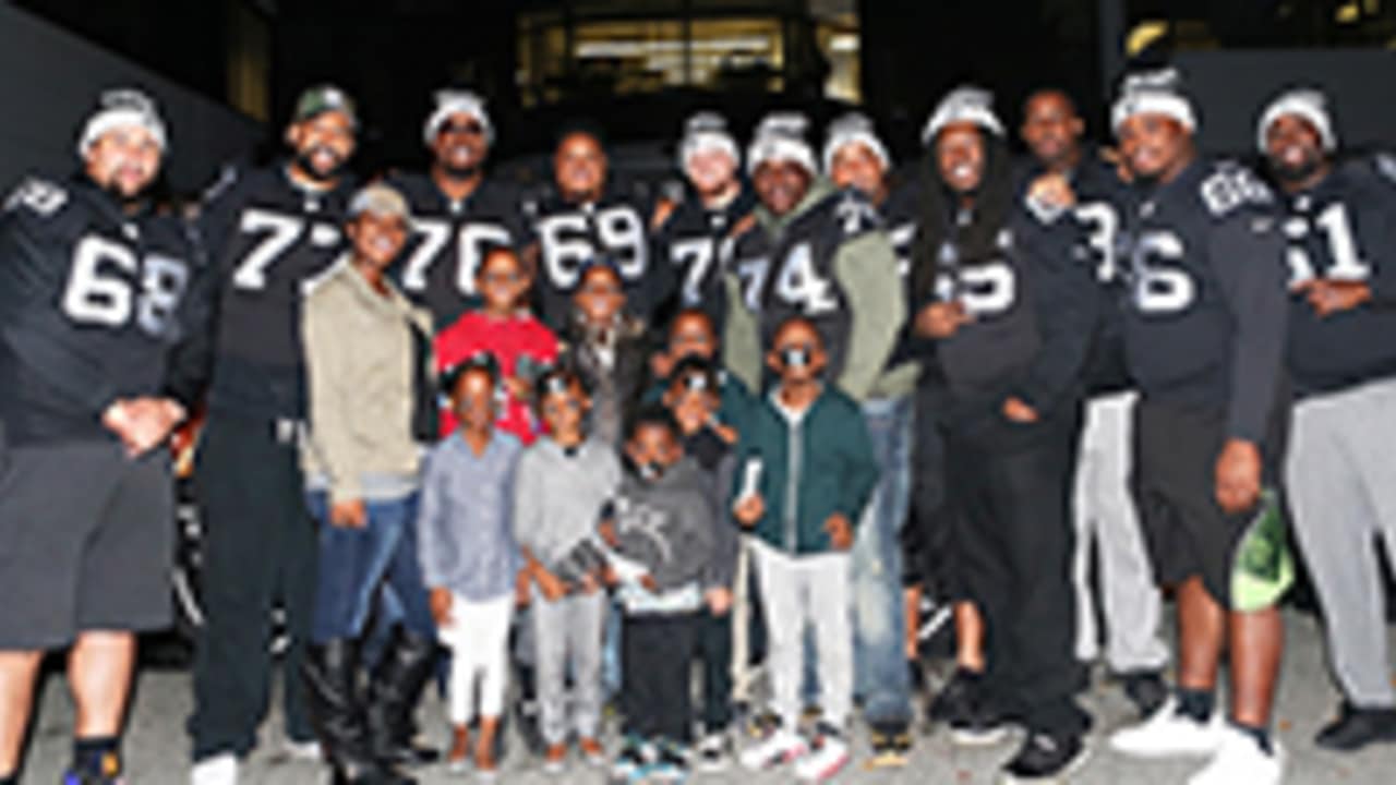 Raiders Help Community and Give Back for Thanksgiving