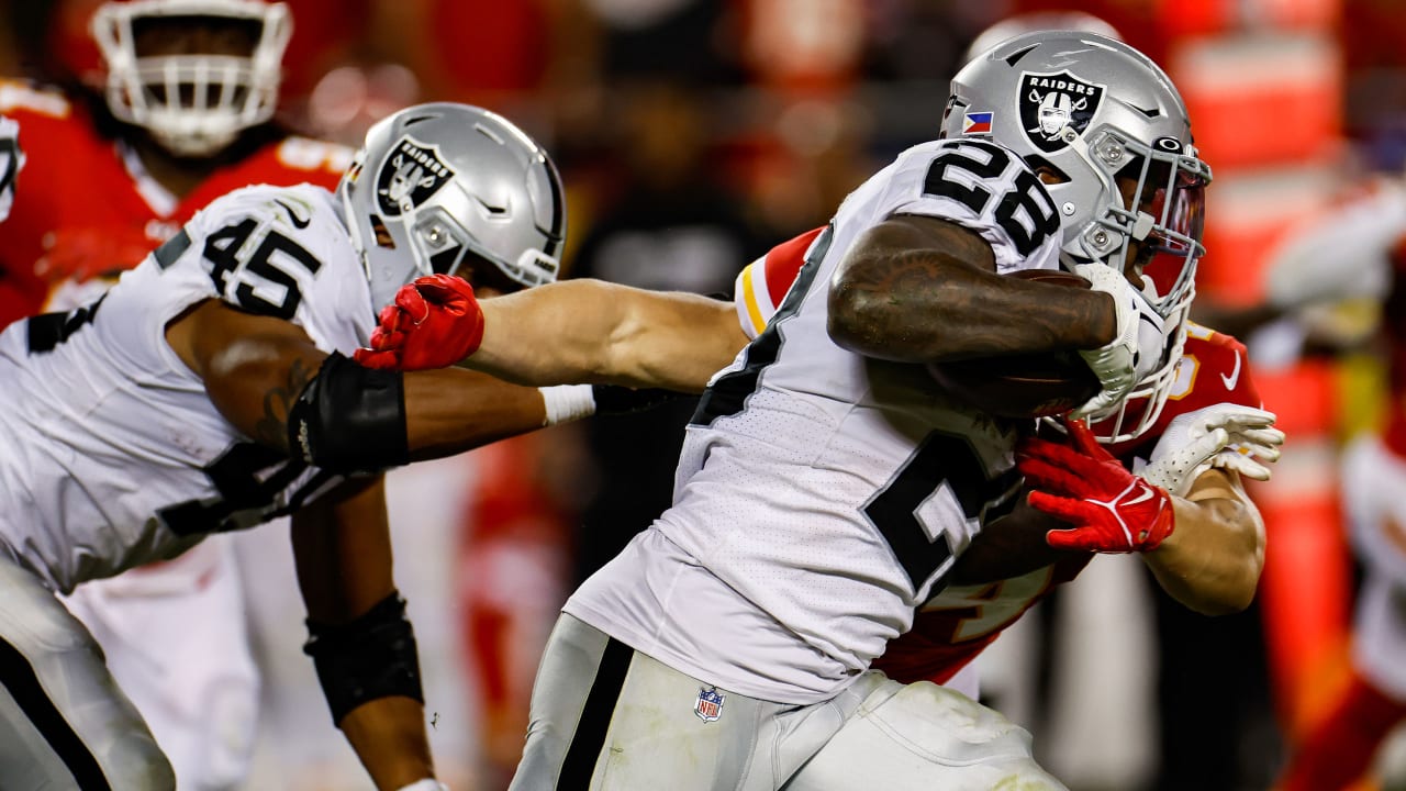 Jacobs EXPLODES into Chiefs' secondary on 37-yard run