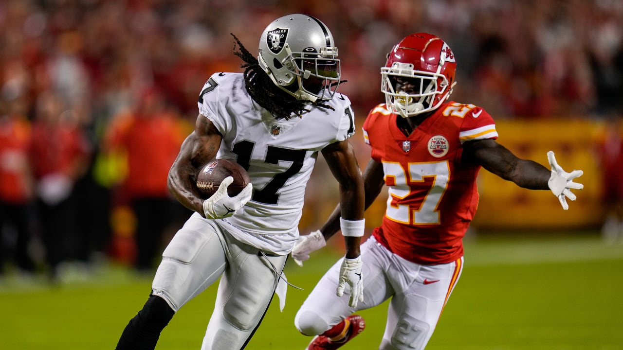 Can't-Miss Play! Carr unloads 58-yard TD bomb to Adams on fourth down