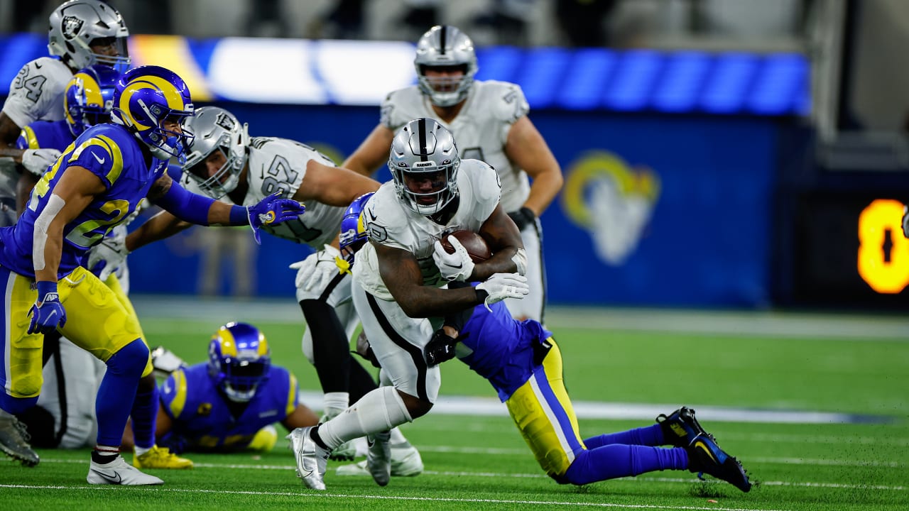 Raiders dejan escapar victoria en segundos finales