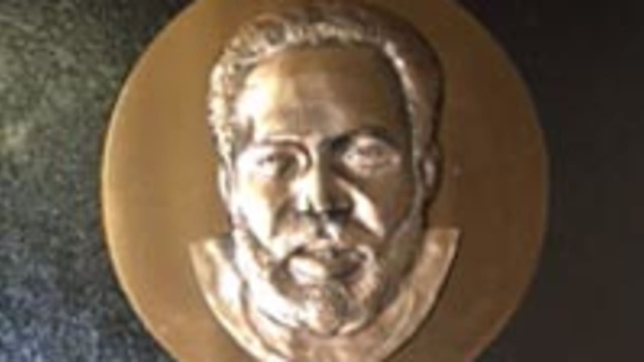 Former Oakland Raiders Tight End Raymond Chester Enshrined in Bay Area ...