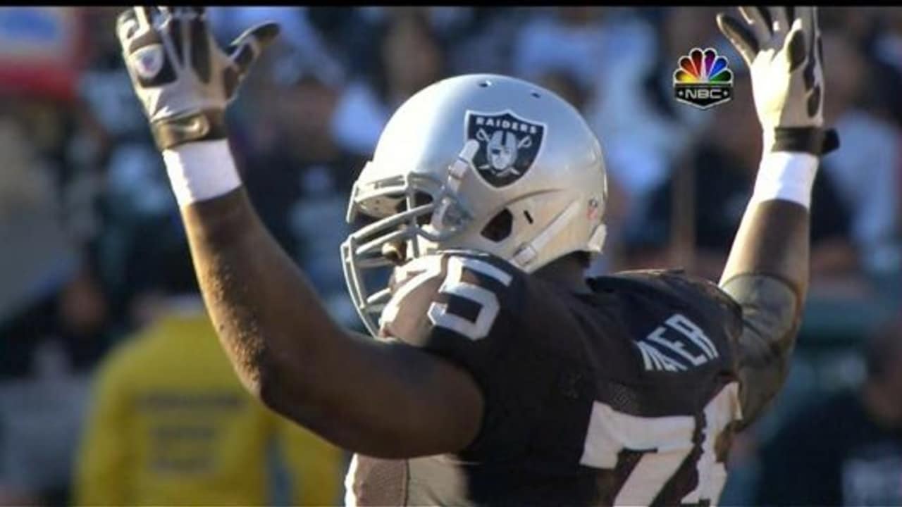 Raiders lineman makes the catch