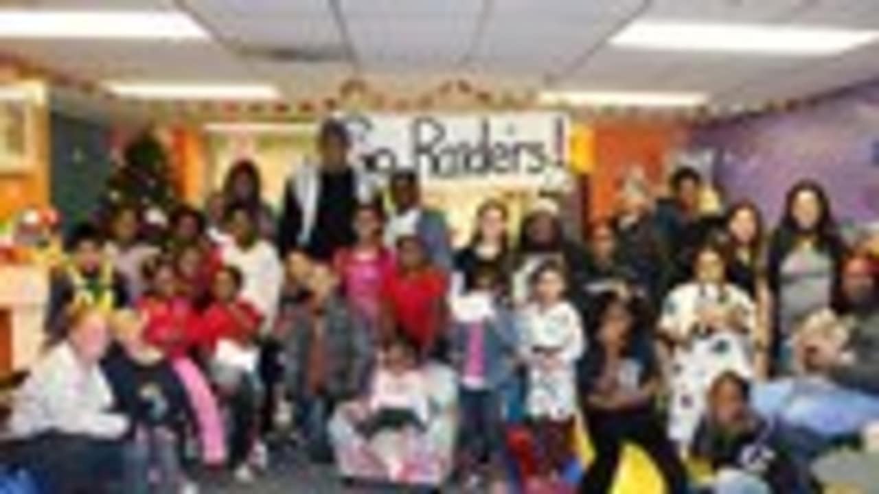 Pryor Visits Henry Robinson Multi-Service Center