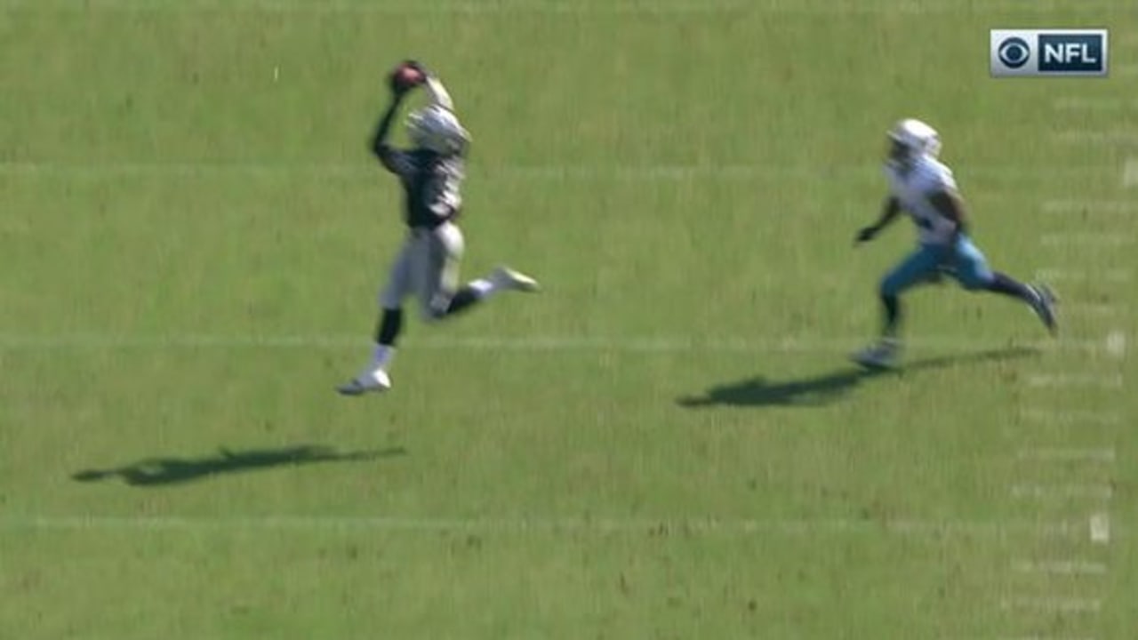Derek Carr finds Clive Walford on 21-yard bootleg pass
