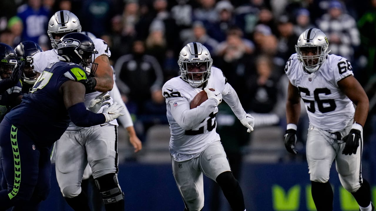 Raiders ligan triunfos al dejar tendidos a Seattle