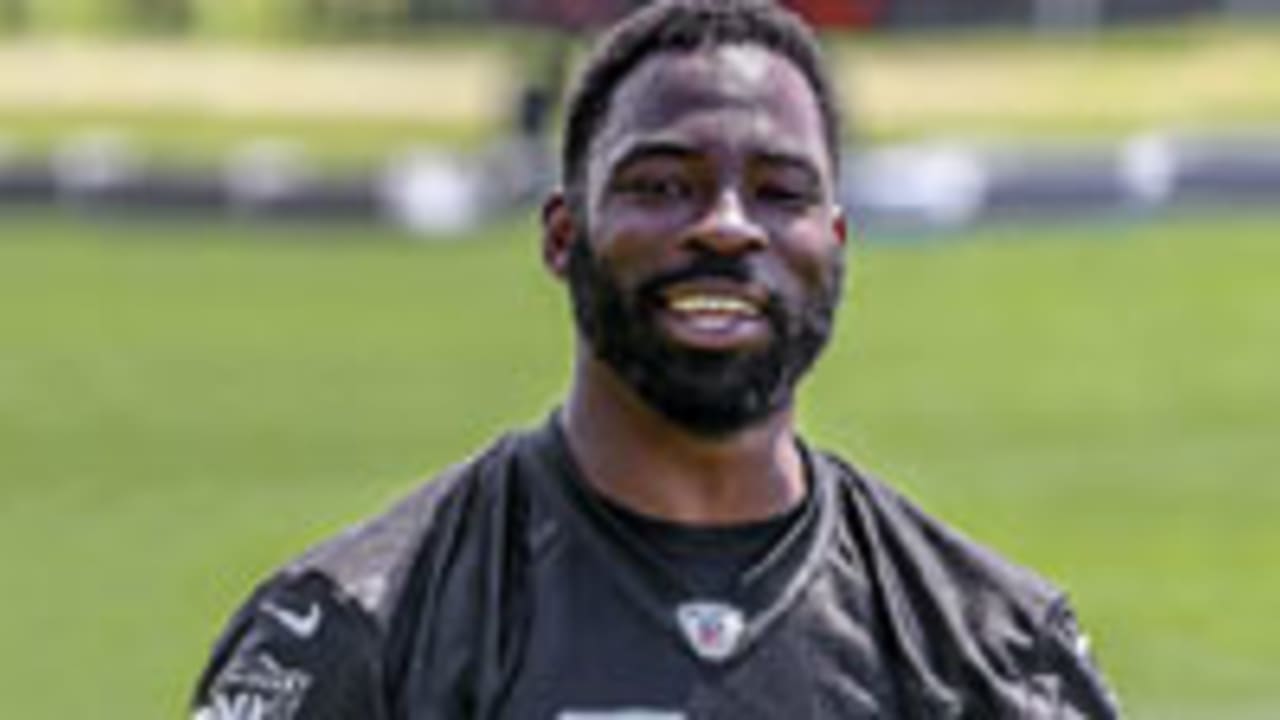 Raiders Defensive End Justin Tuck Proves Invaluable Both On and Off the ...