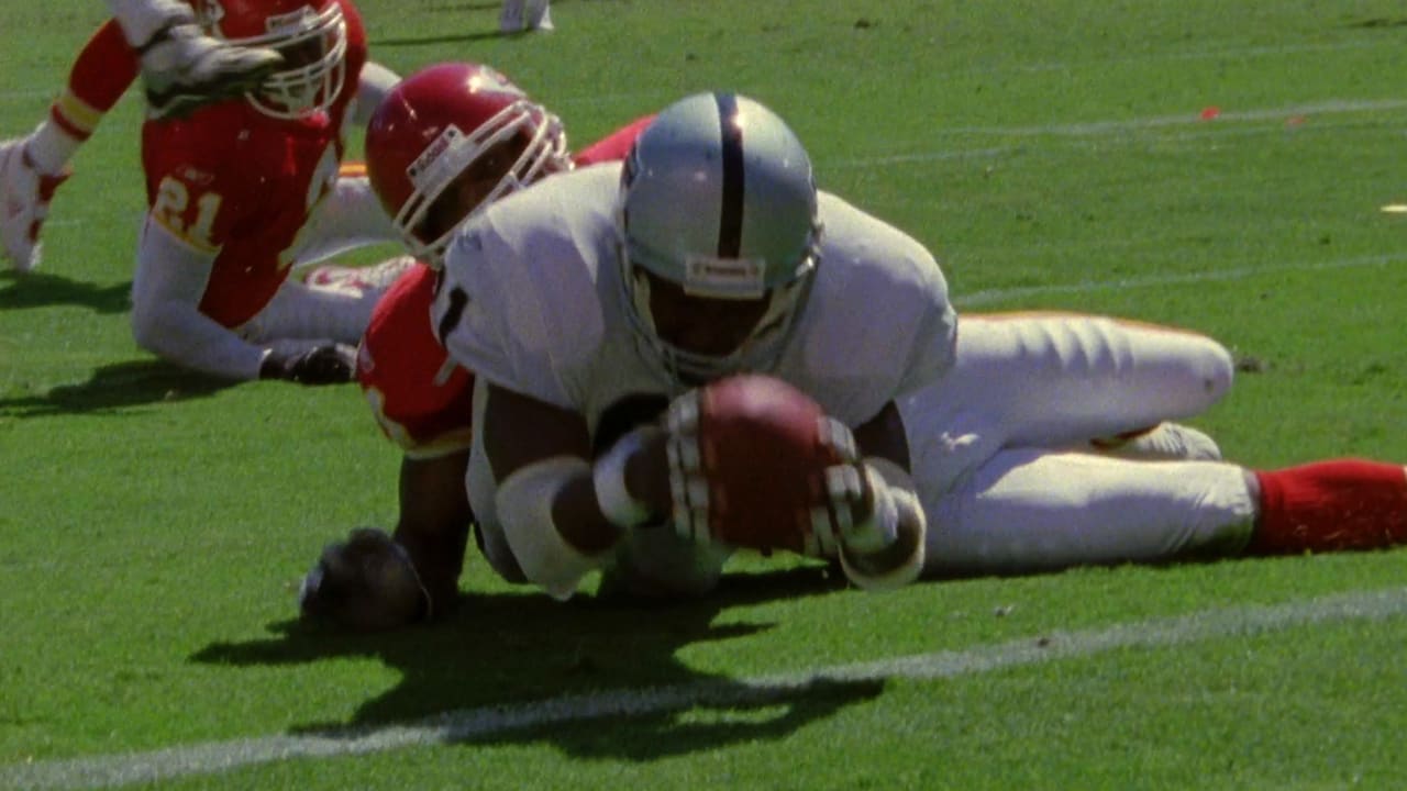 Silver and Black Throwback: Raiders open season with victory at Arrowhead
