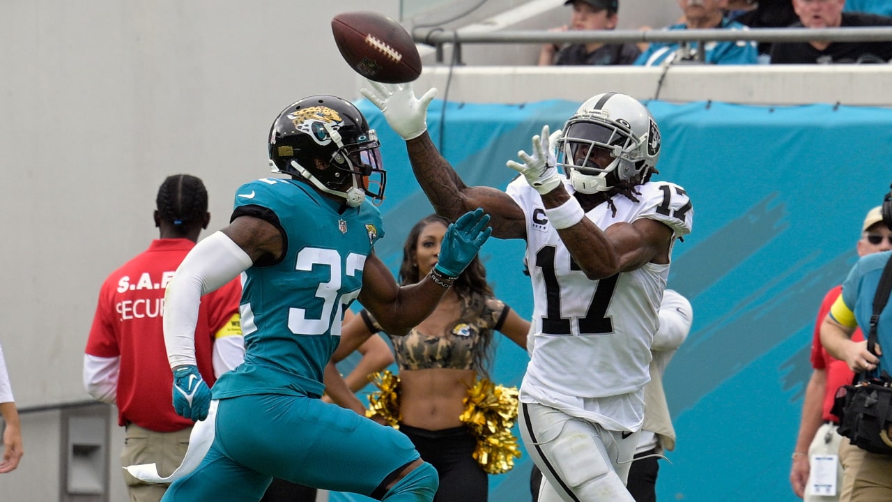 Can't-Miss Play: Carr and Adams connect with 25-yard TD DIME