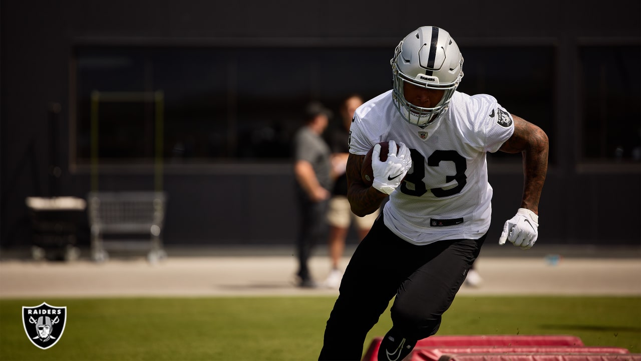 Position Breakdown: Previewing the Raiders tight ends for 2022 in photos