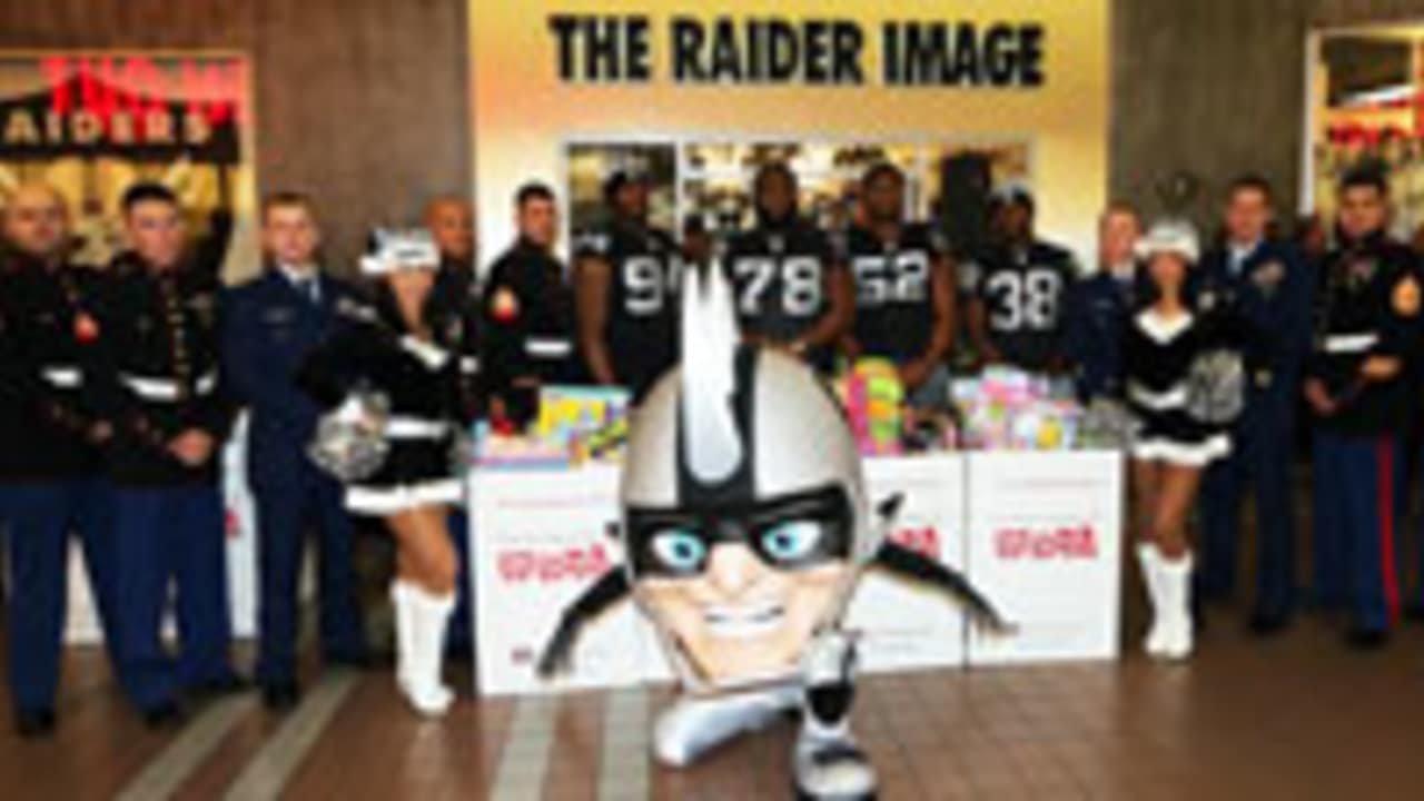 Raiders Participate in Toys for Tots