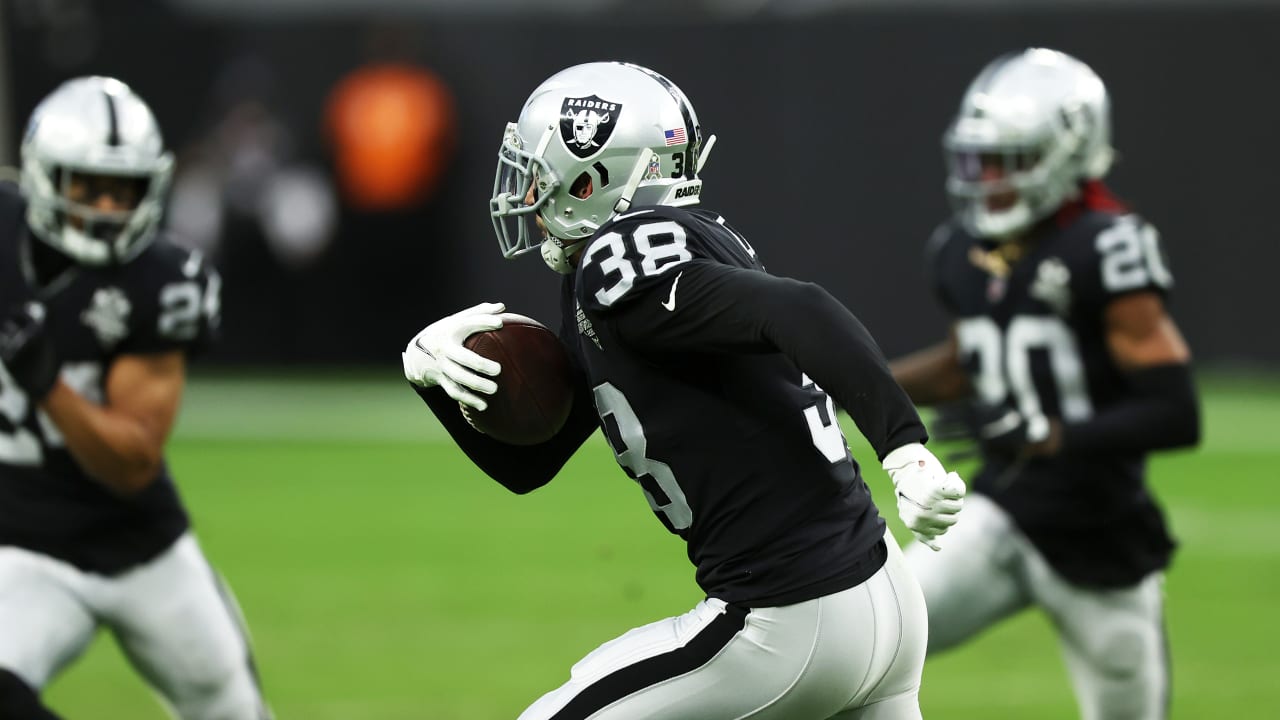 Jeff Heath read Drew Lock's eyes and swooped in for an interception