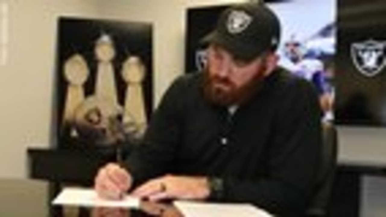 Raiders verpflichten Lee Smith