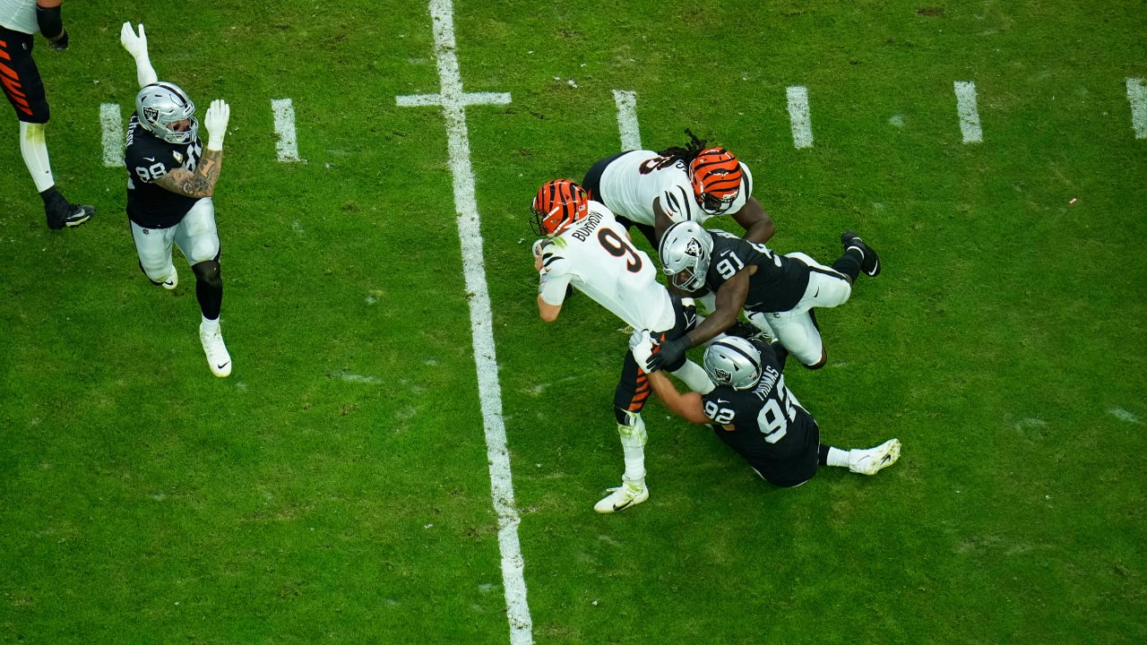 Raiders D-Line sacks Burrow to end Bengals' drive