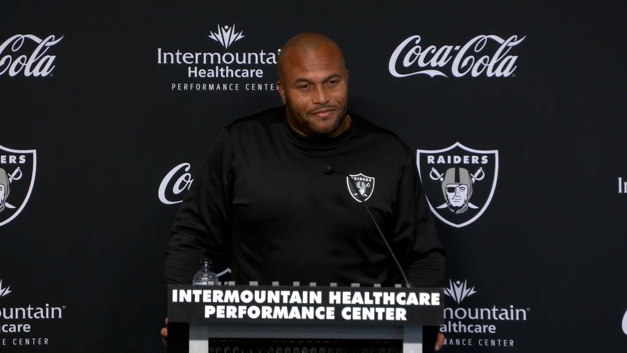 Coach Pierce on the linebackers' progress, Divine Deablo and more