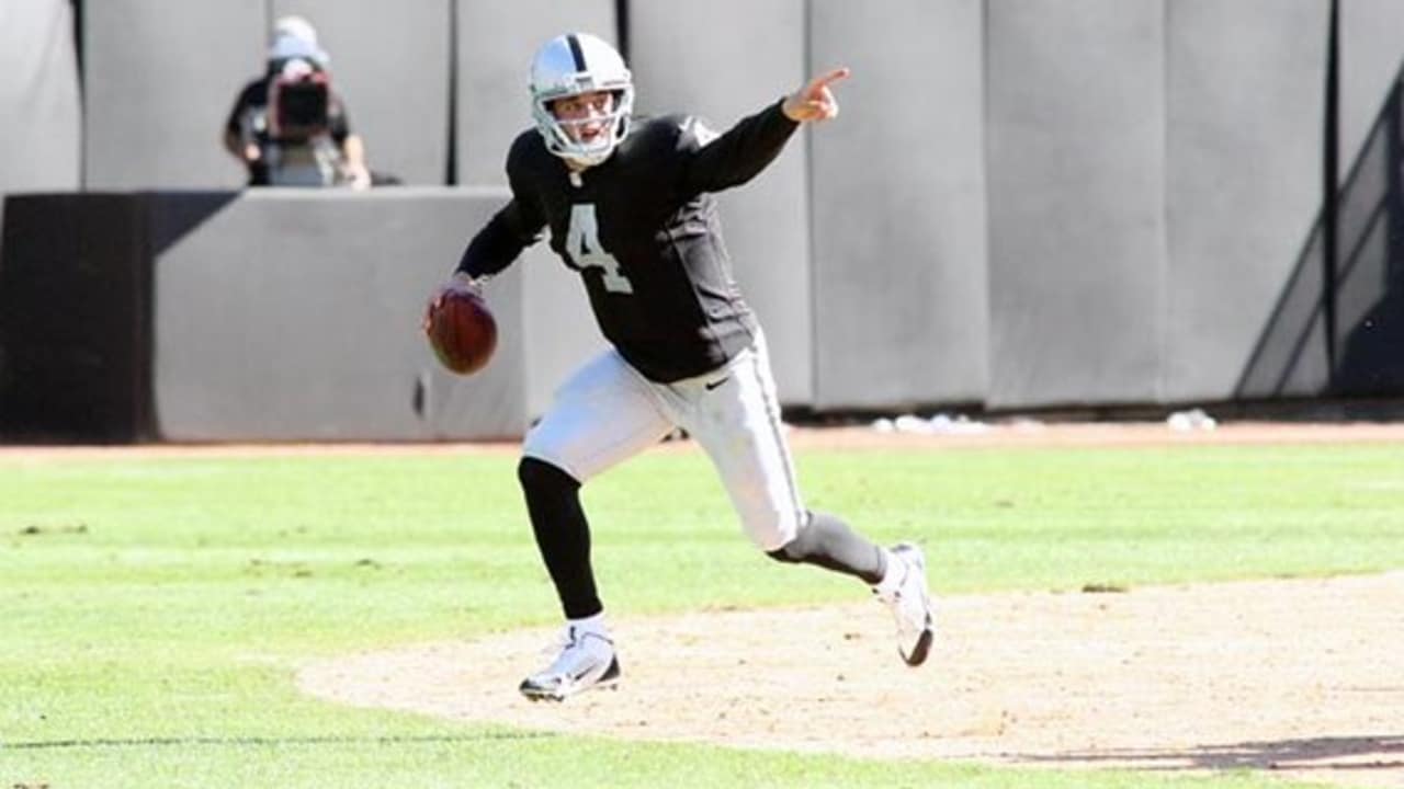Carr Tackles Mini-Camp as a Veteran