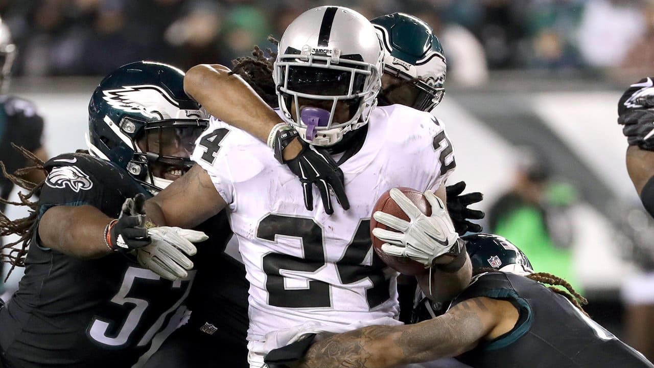 Marshawn Lynch Shows Power Fighting Through Pile
