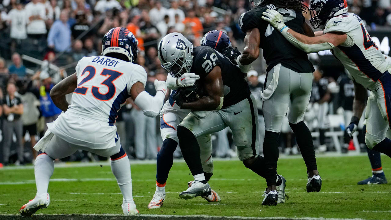 Jacobs caps off CLUTCH Raiders drive with 7-yard TD run vs. Broncos