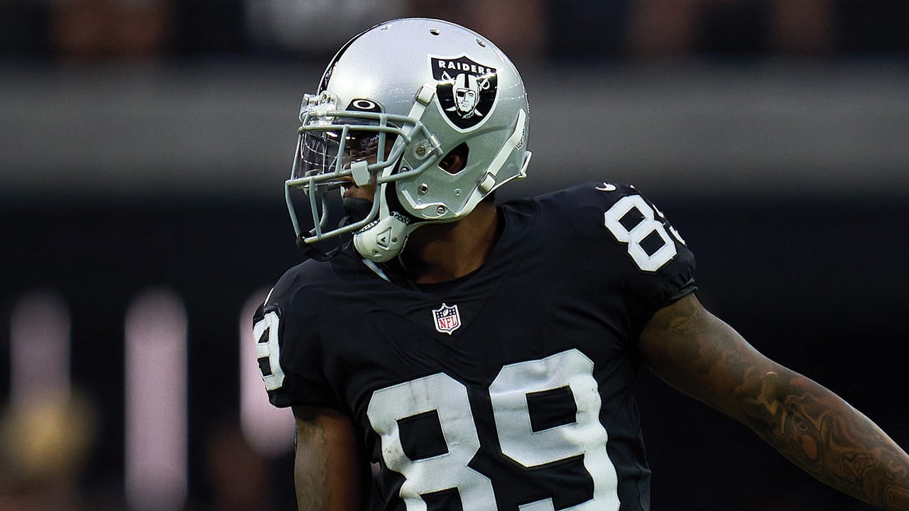 Isaiah Zuber's impressive grown-man catch moves the sticks