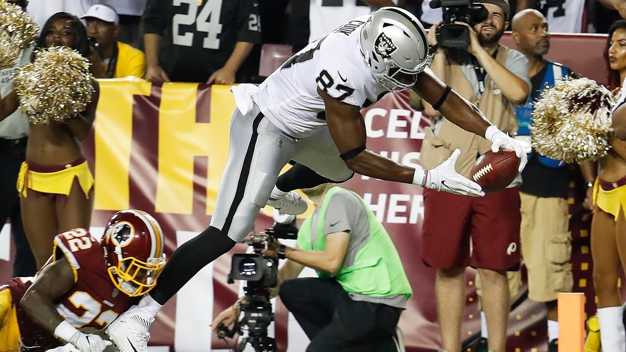 TE Jared Cook Dives Into Endzone for Touchdown