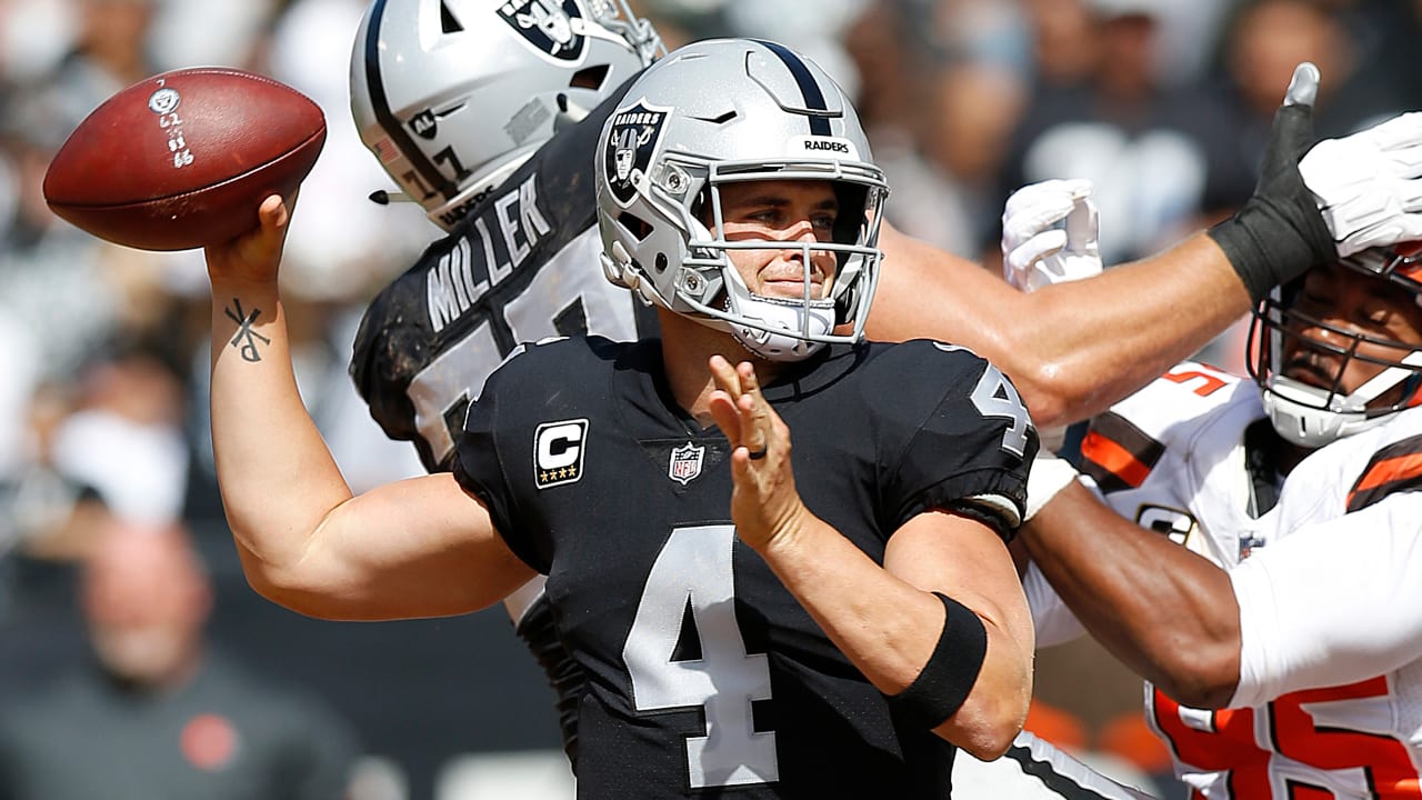 QB Derek Carr hits TE Jared Cook on a tight window throw for a TD