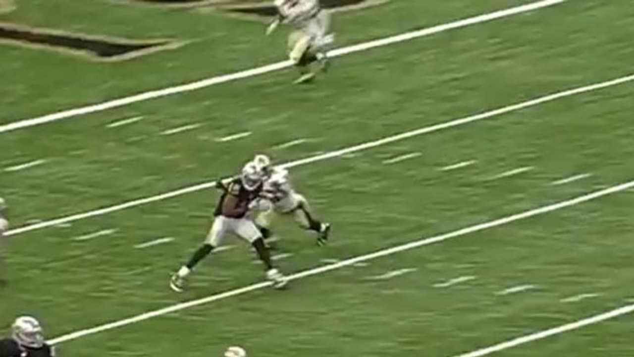 Derek Carr finds Michael Crabtree for a gain of 25 yards