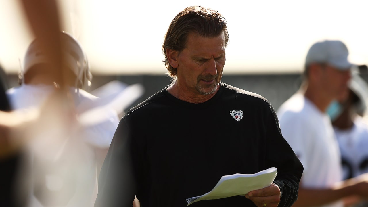 Quick Hits: OC Greg Olson discusses O-line development, new weapons on ...
