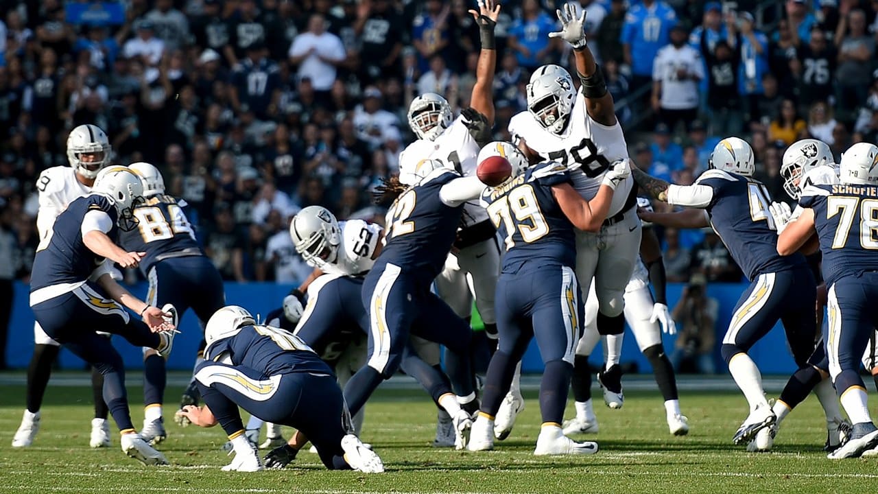 Justin Ellis Blocks Chargers Field Goal Attempt