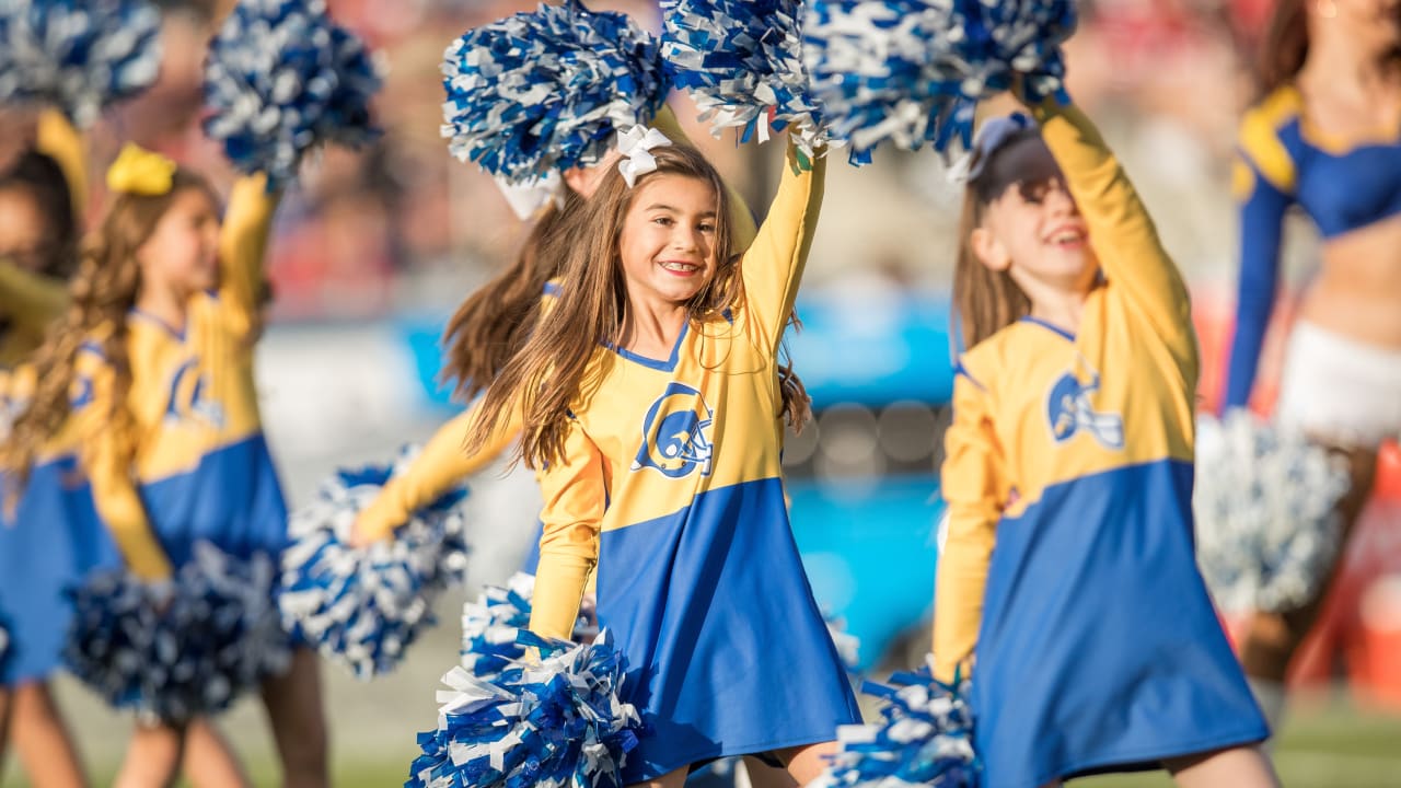 Rams Junior Cheerleaders halftime performance