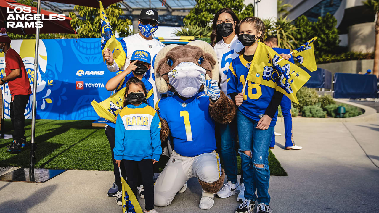 FAN PHOTOS: Best snapshots of fans at SoFi Stadium for Rams vs. Seattle ...