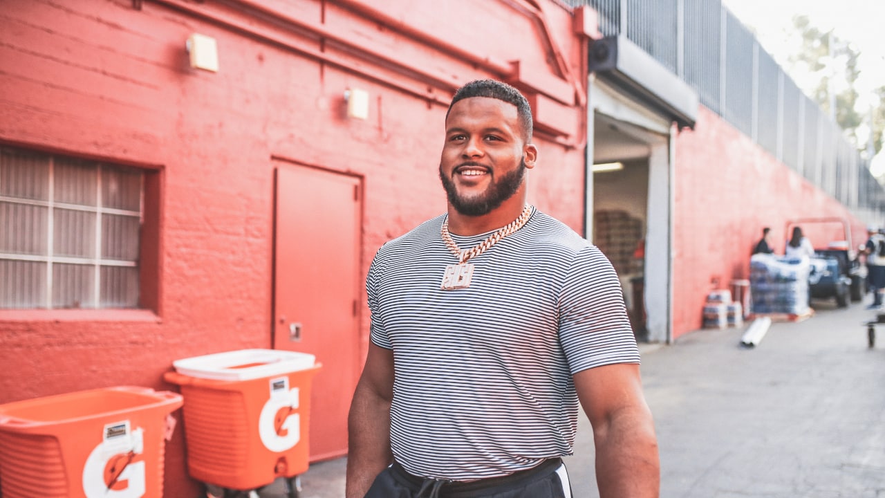 PHOTOS: Rams arrive for week 8 against the Packers
