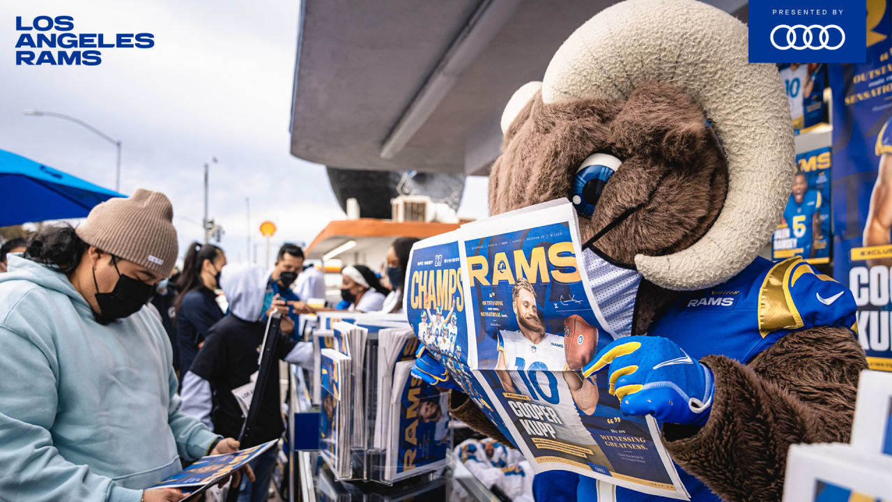 FAN PHOTOS: Rams newsstands pop up in LA areas ahead of NFC ...