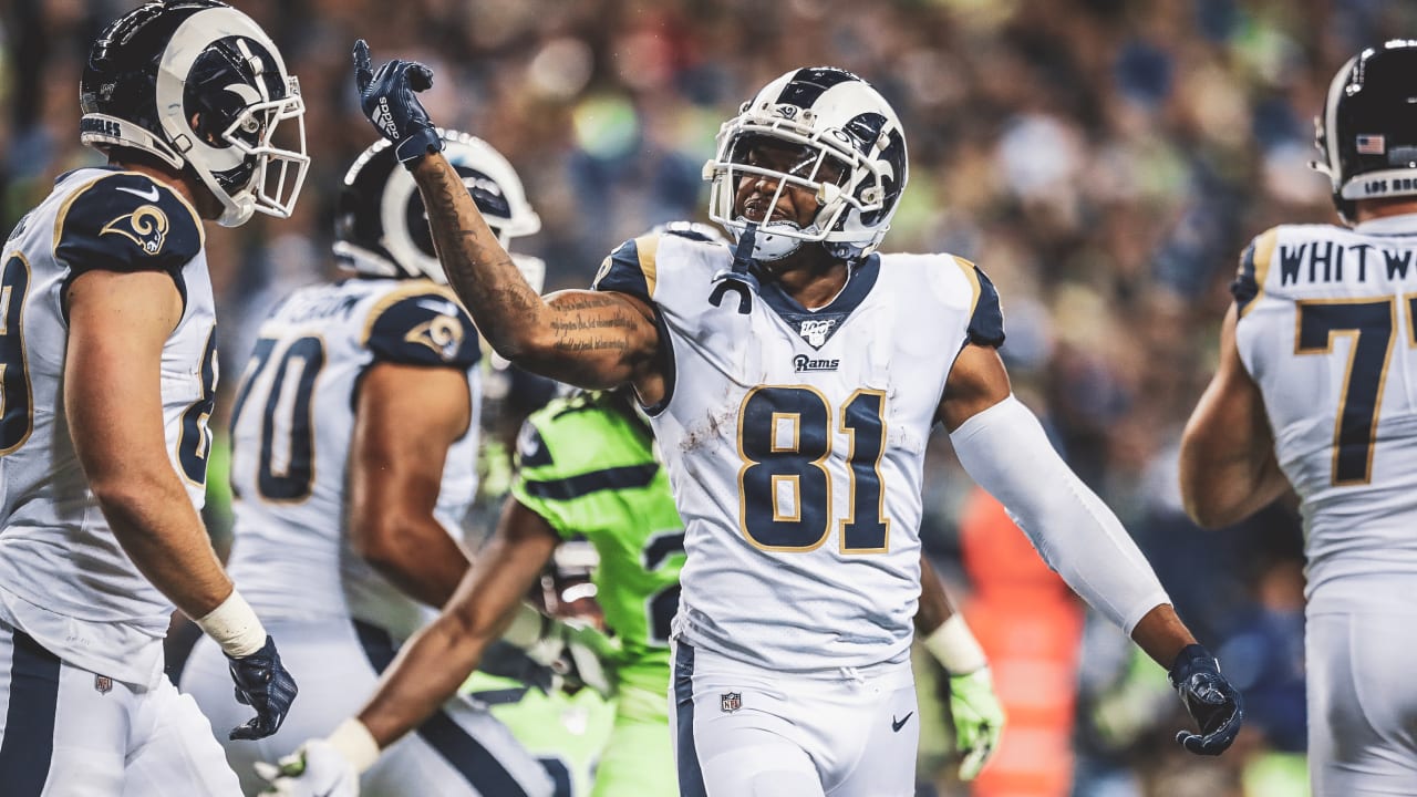 Gerald Everett navigates 32 yards through defenders for near-touchdown