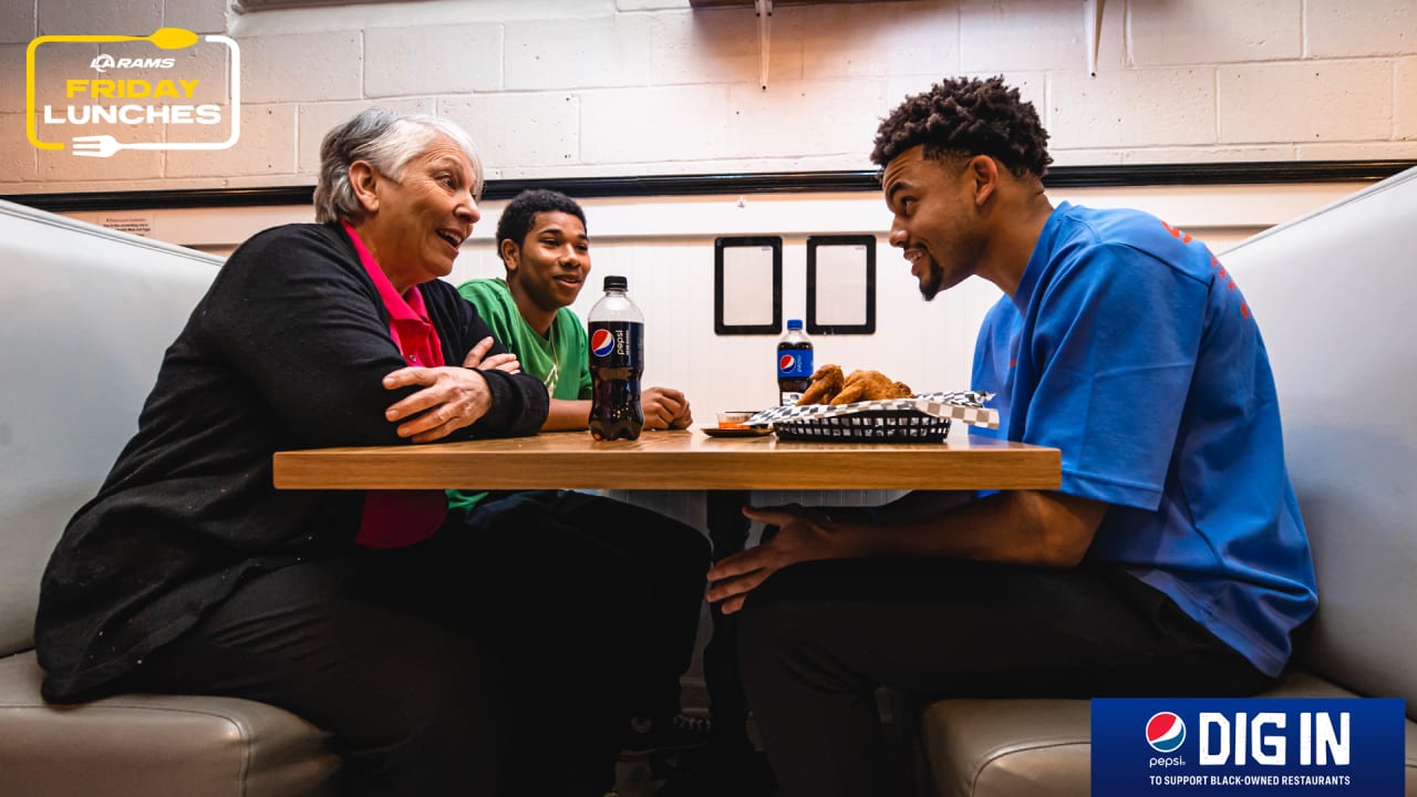 PHOTOS: Getting a taste of Southern California soul food with Cobie ... PHOTOS: Getting a taste of Southern California soul food with Cobie ...