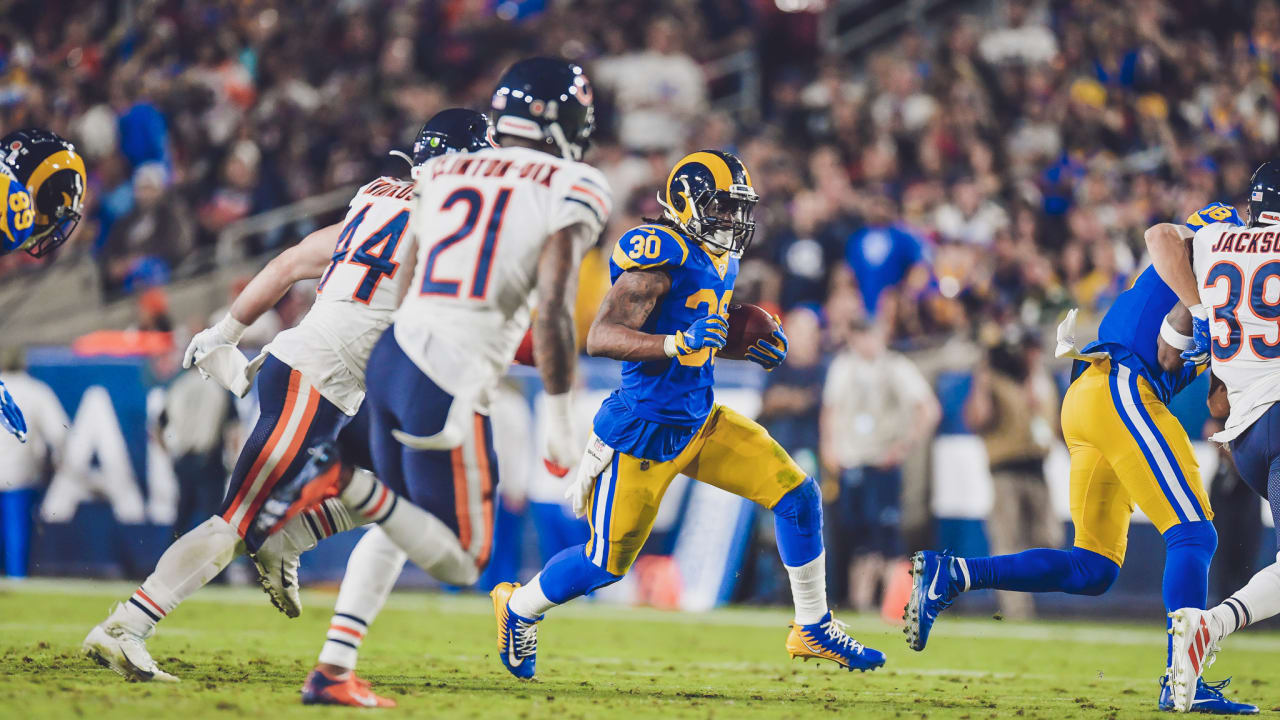 Goff finds Gurley for 23-yard catch and run