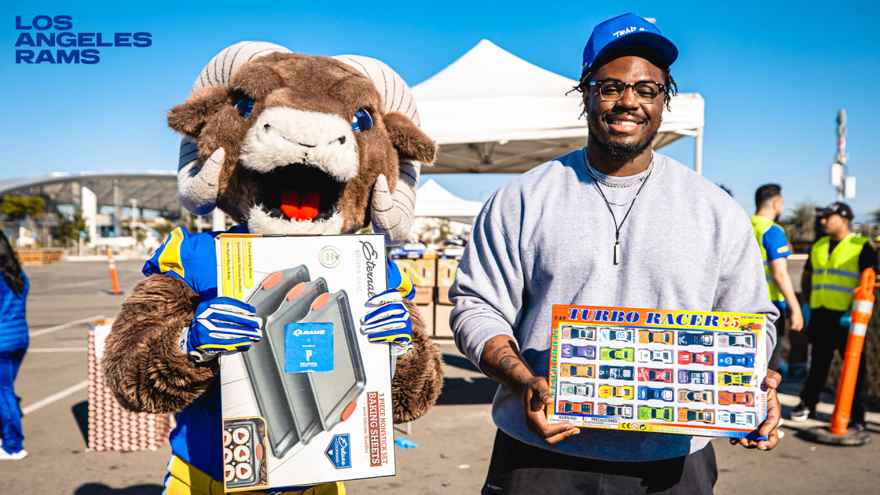 Los Angeles Rams: Holiday touchdown for nearly 2,300 Angelenos ...